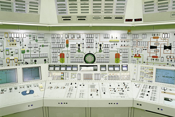 Pin by Jose Insenser (Tech) on Awesome Power Station Control Rooms ...